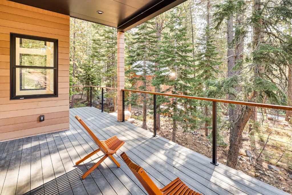 4 Mi to Soda Springs Resort Hot Tub Hideaway, CA from $63