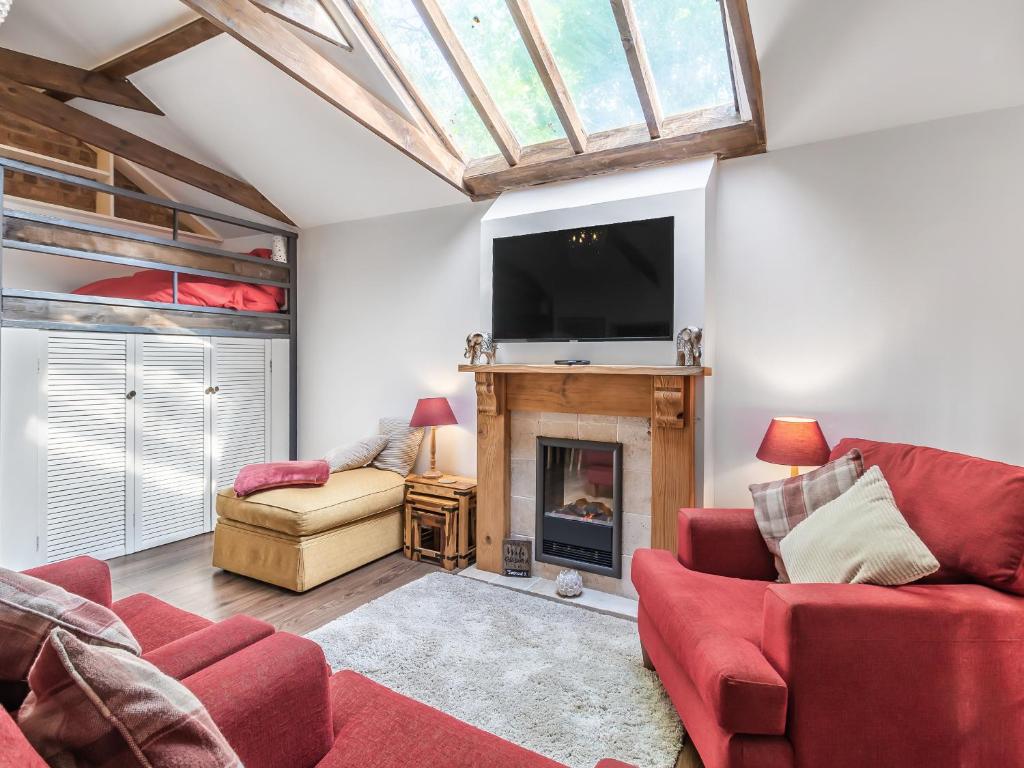 The Little House In Hull from £52pp - Book Now