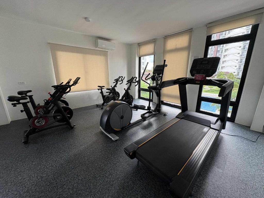 From $14 - Cozy stay Cebu royal ocean crest mactan, Lapu Lapu City