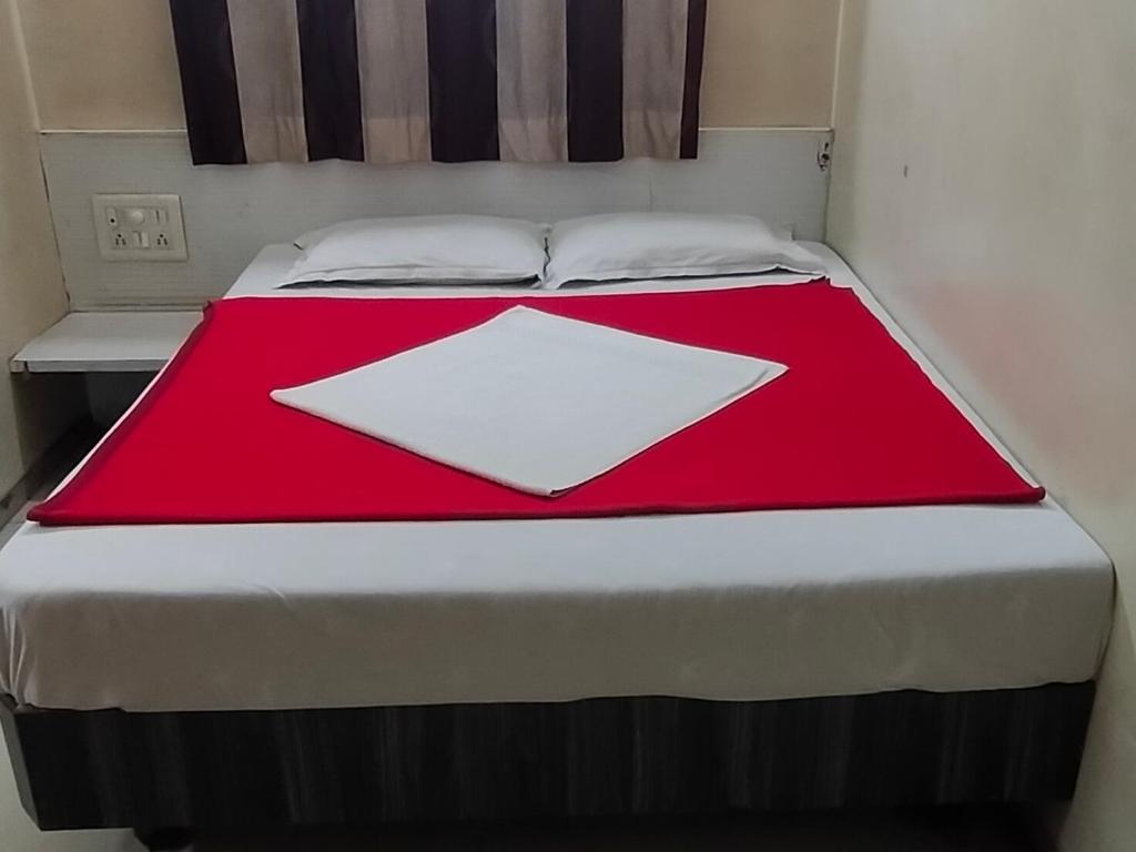 Sai bhagwan budget hotel, Shirdi from $14 - Book Now