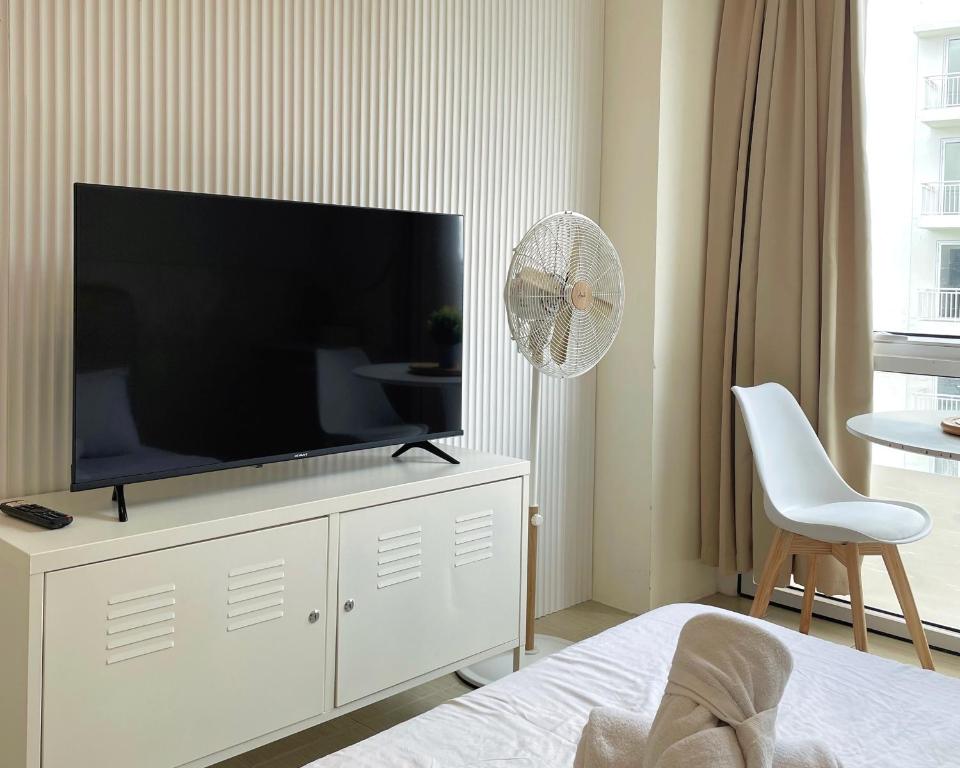 From $17 - City View Condo in Pasig with Pool, WiFi and Netflix, Manila