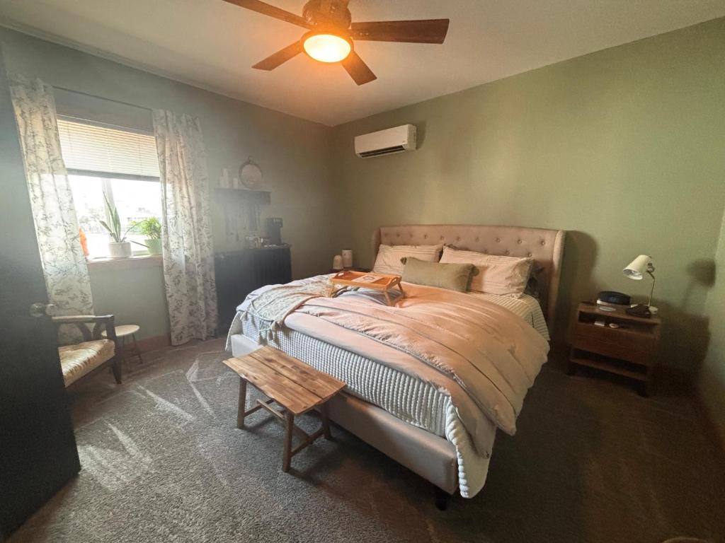 From $39pp - Mountain View Room wPrivate Bath close to downtown, Jim ...