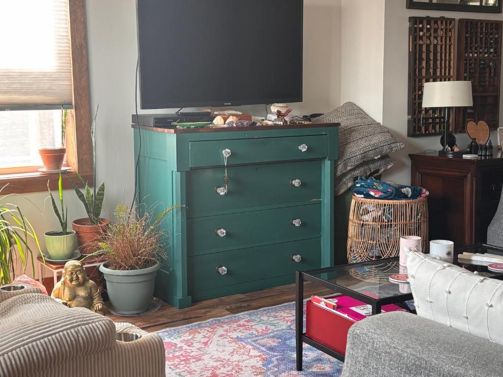 From $39pp - Mountain View Room wPrivate Bath close to downtown, Jim ...