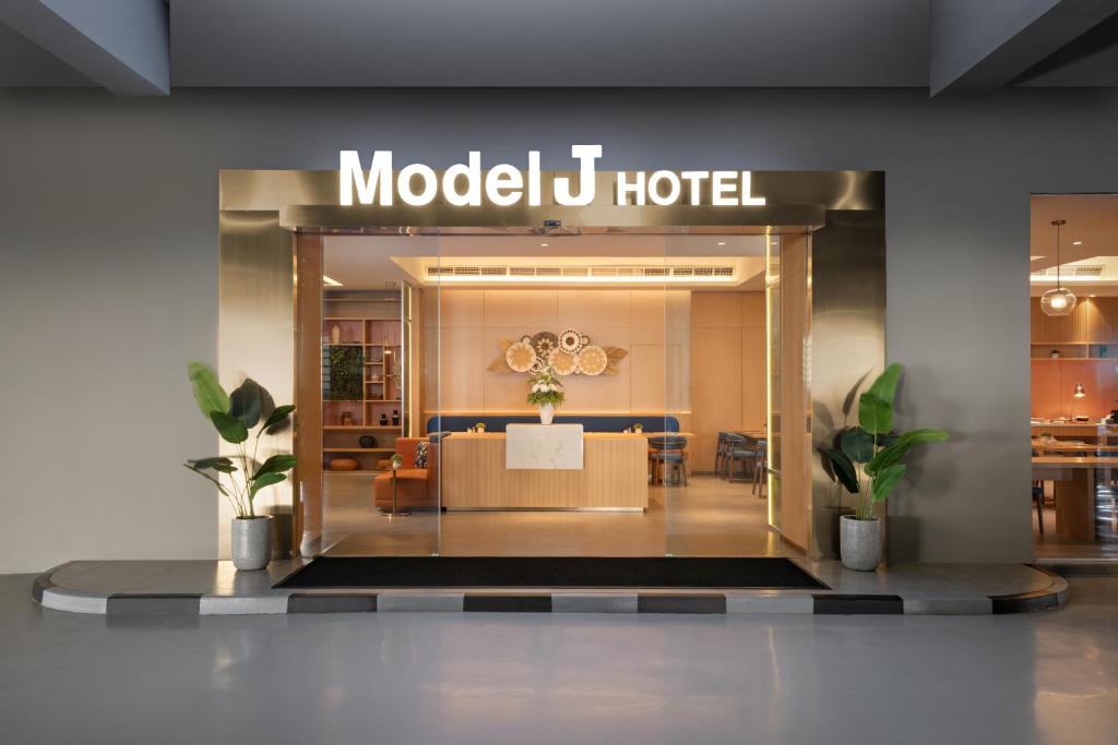 Best Price on Model J Hotel BSD Carstensz in Tangerang + Reviews!
