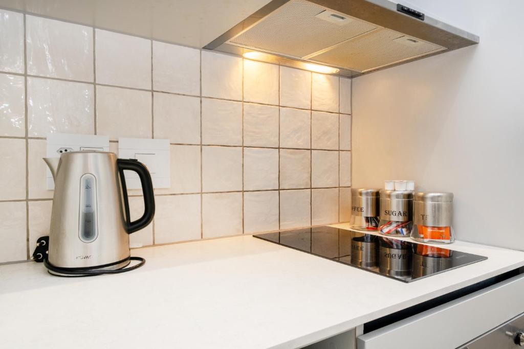 From $26 - The Rose 702 - Top Floor City Apartment with Mountain View ...