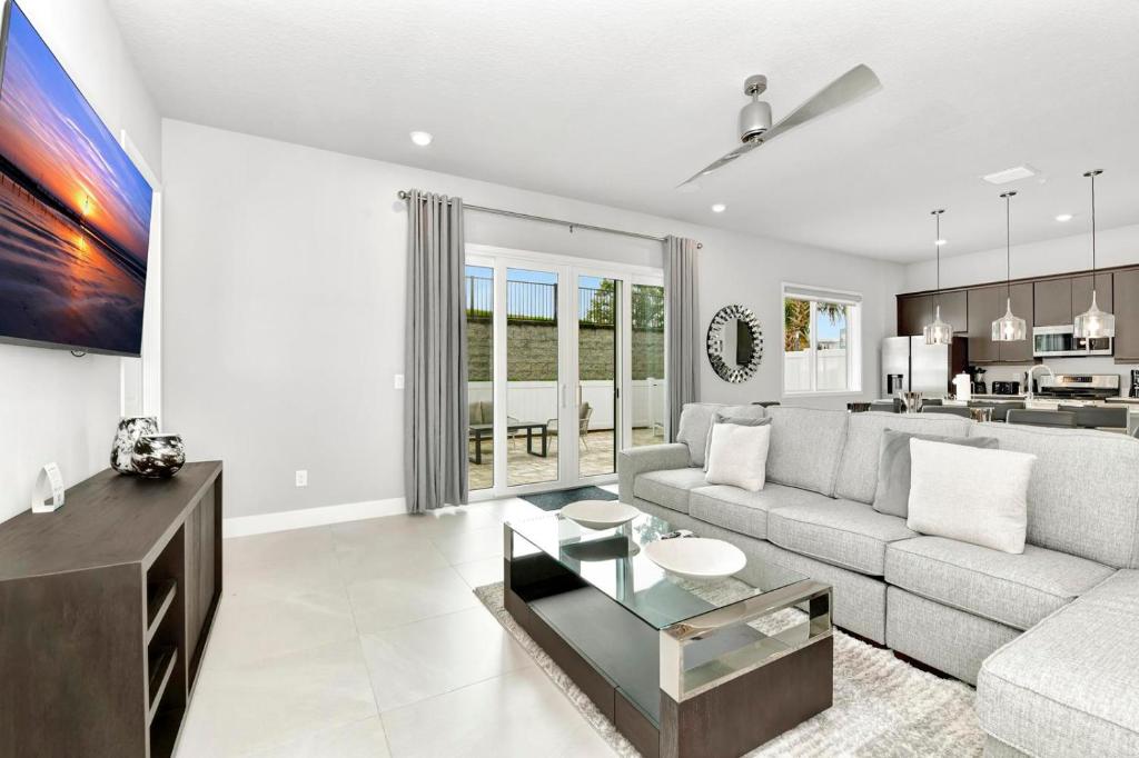 From $62 - Chill Condo Near Disney With Resort & Waterpark Access - B49 ...