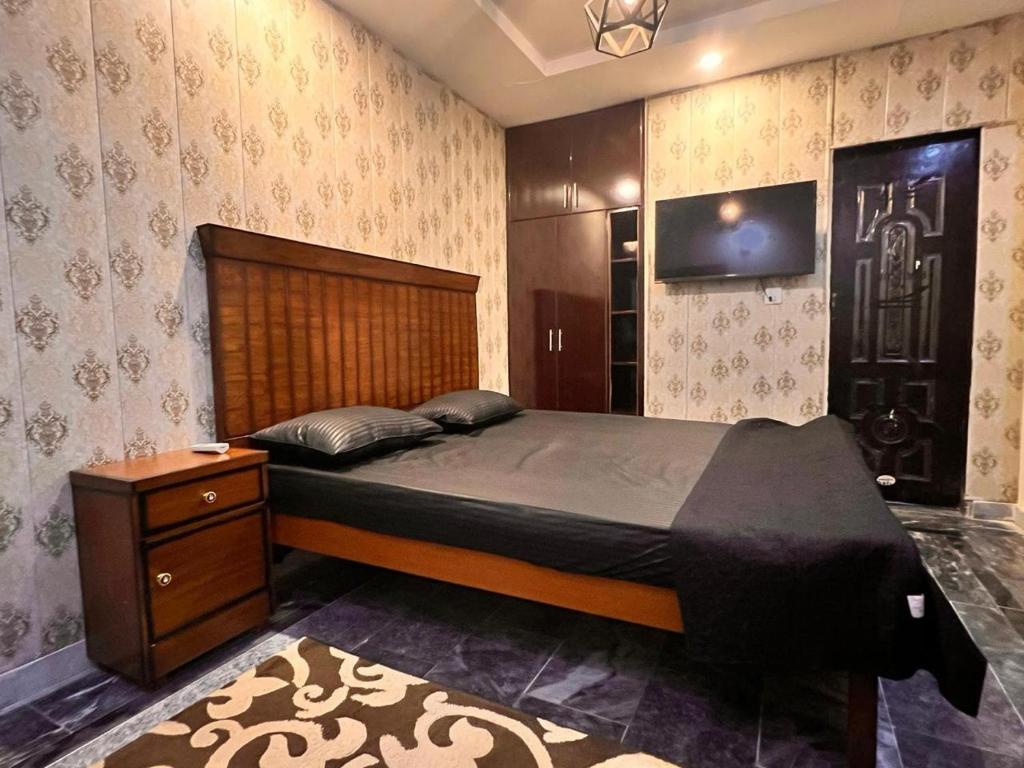 From $21 - Hotel Gulberg Lodges MM Alam Road Gulberg ,Cavalry Lahore