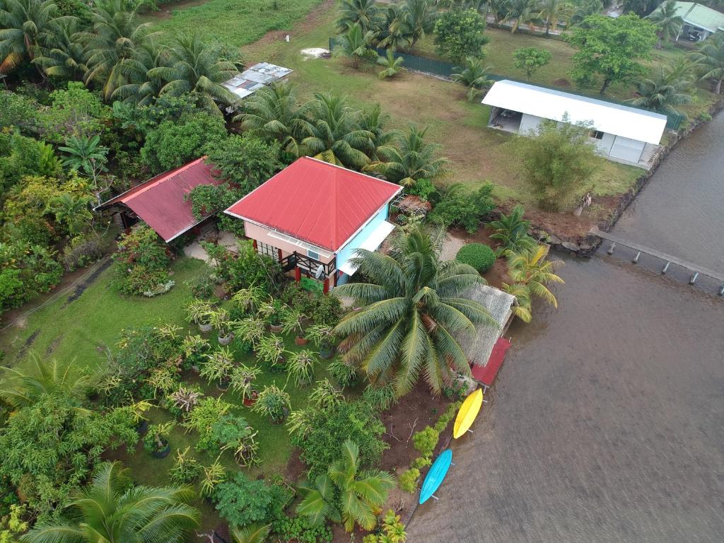 Fare Piti Les pieds dans le lagon, Tiva from $79 - Book Now