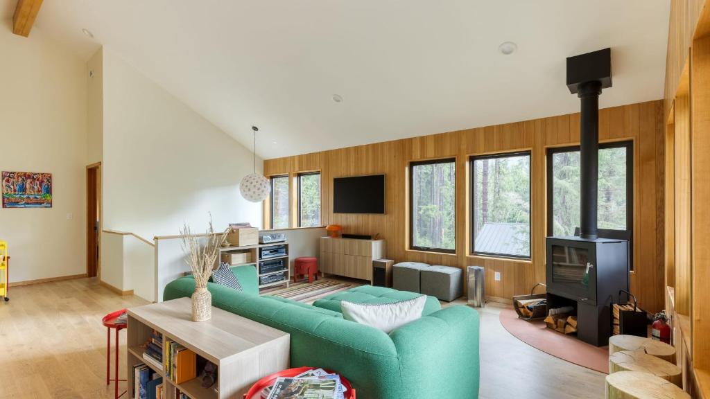 From $39pp - Rustic Arch Cape Getaway w Vibrant Interior Walk to the ...