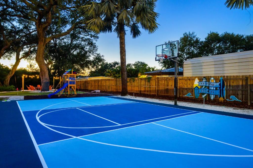 From $81 - Resort-Style Oasis Pool Mini Golf Playground, Walsingham, FL