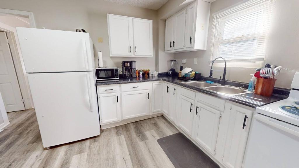 From $67 - 3 Bed 2 bath Pet Friendly in Historic Bates Hendricks ...