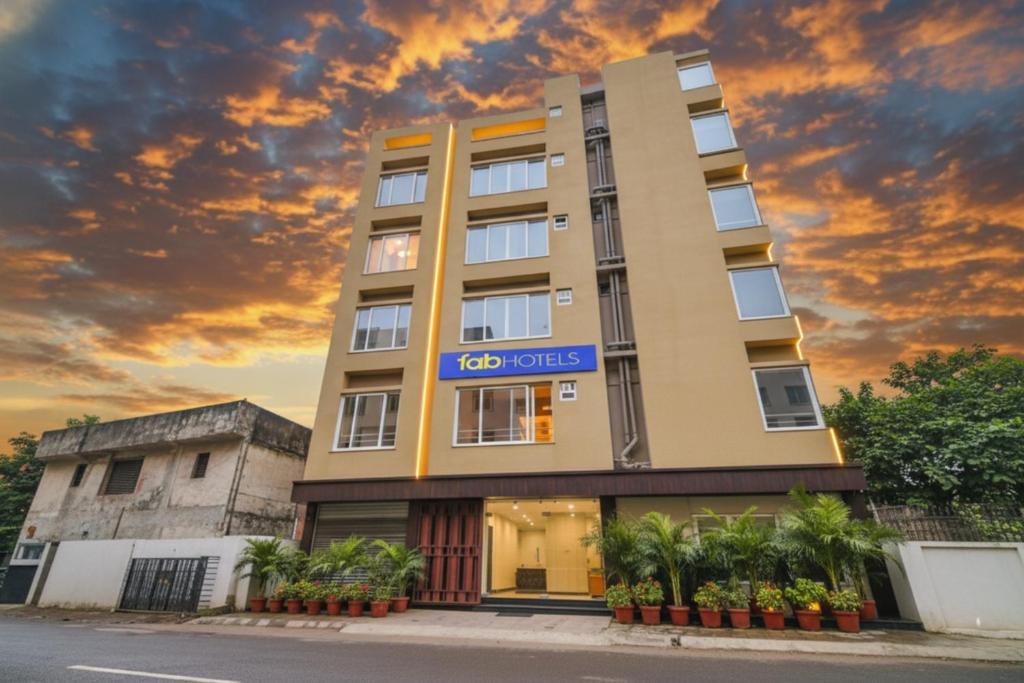 FabHotel Samotel - Nr Kolkata Airport from $13 - Book Now