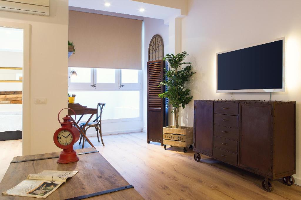 Bright Industrial Loft Barcelona Center from €39pp - Book Now