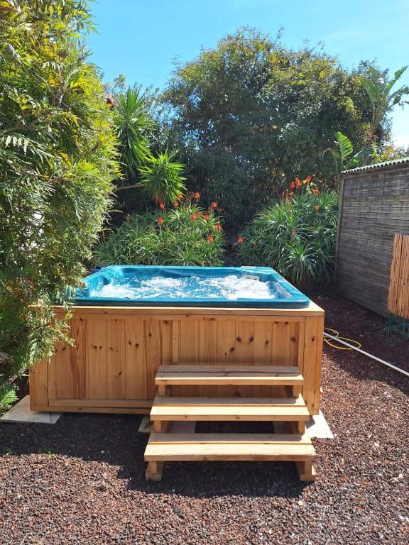 From $69 - Sleeps 12 Family Villa By The Sea W Jacuzzi & Pool, Jisr ez ...