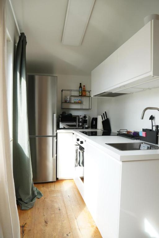 Green oasis with large balcony & parking, Graz from €51pp