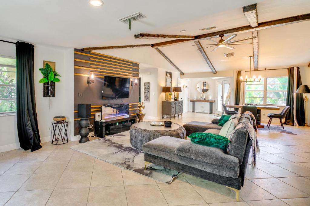 From $96 - Bike to Dtwn Home with Hot Tub and BBQ in Cape Coral, FL