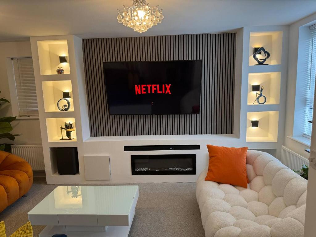 2 Private Contractor-Friendly Rooms, Bushbury from £57