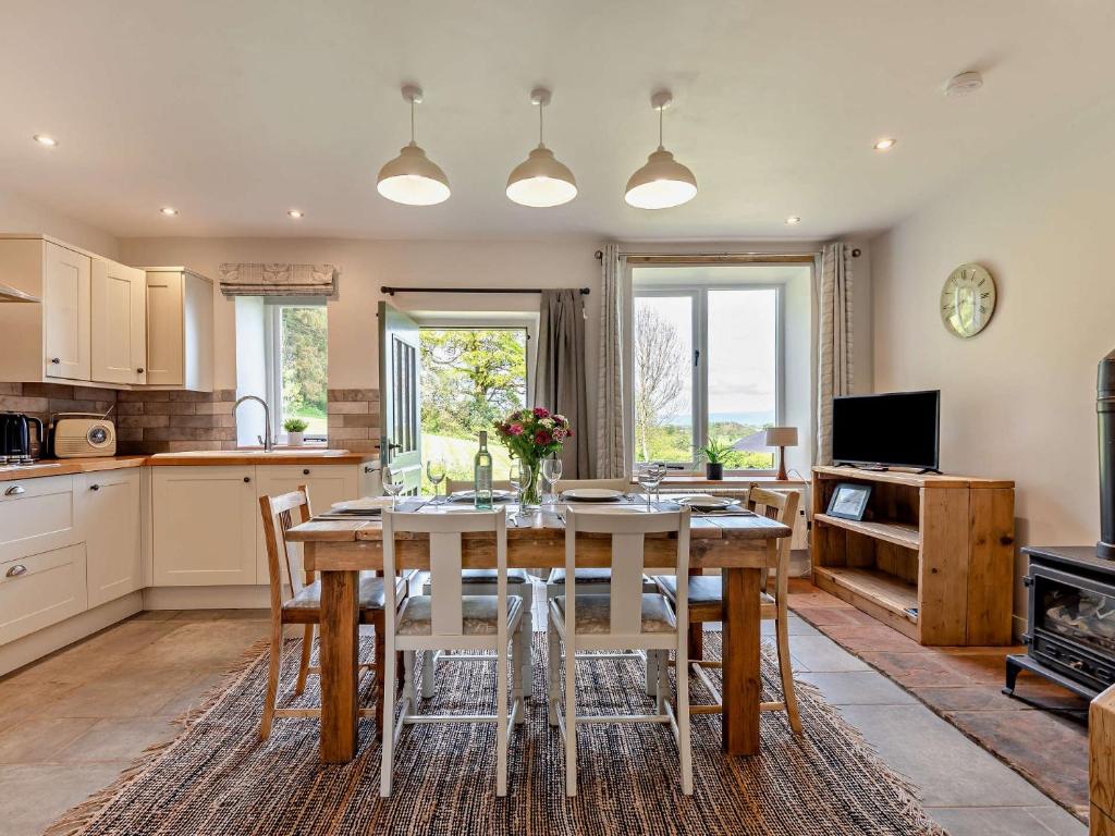 3 Bed in Pooley Bridge 94982 from £39pp - Book Now