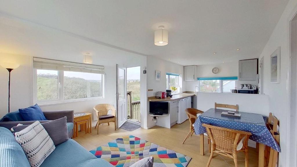 G22 Happy Days, Riviere Towans, Hayle from £44pp - Book Now