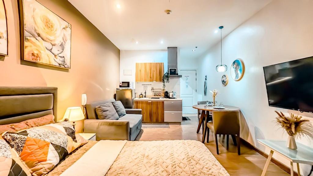 From $21 - Gramercy Makati Studio with Free Pool Gym and Sauna, Manila