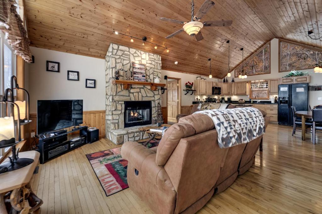 Dream Weaver, De Hart Mill, NC from $96 - Book Now