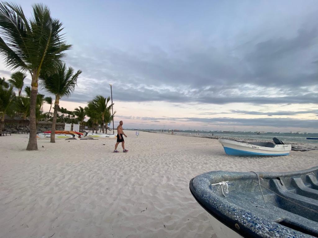 From $44pp - Cocotal Beach Pool and Golf course Punta Cana RD, Colorado