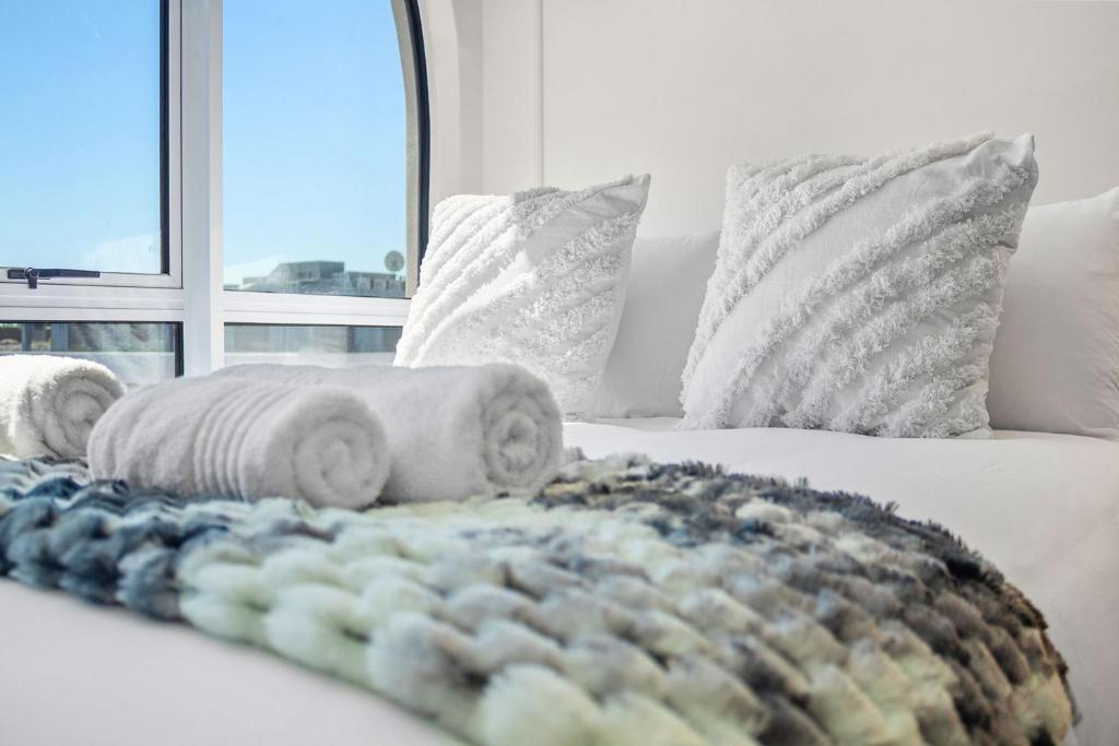 The Valour 702 by Host Agents, Cape Town from $27 - Book Now