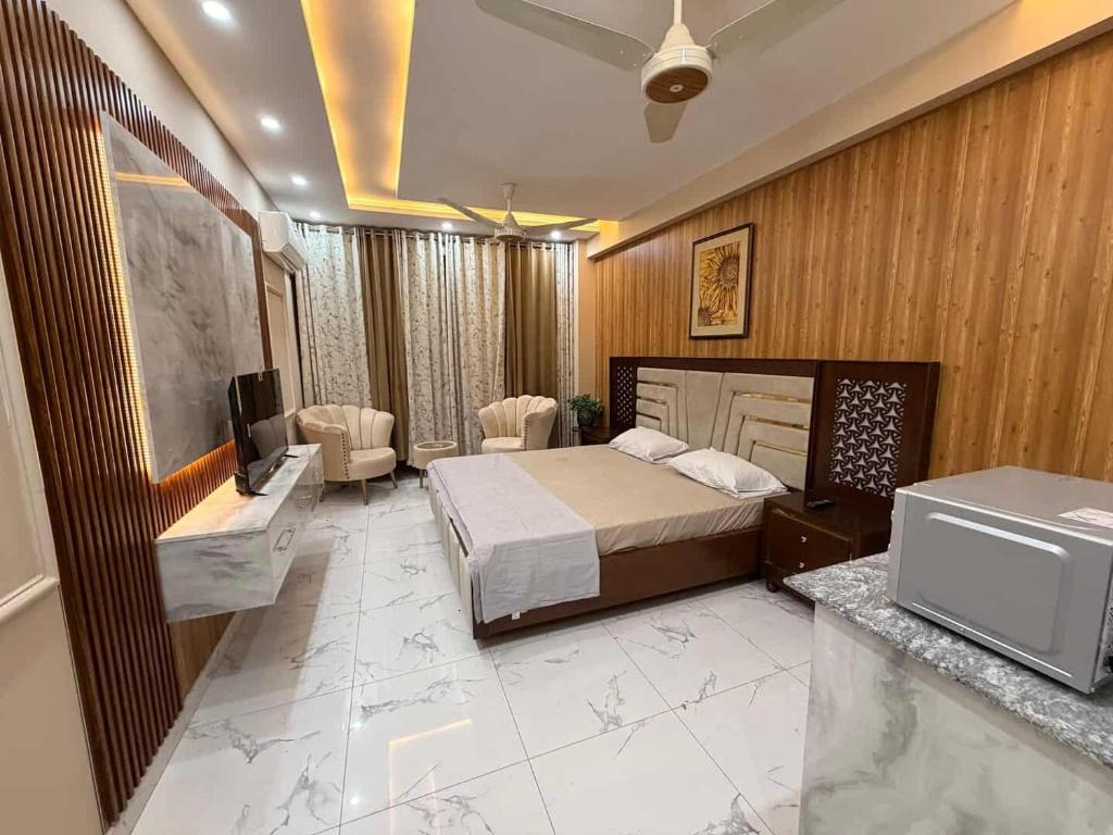 Danny Luxe studio Apartment, Islamabad from $16 - Book Now