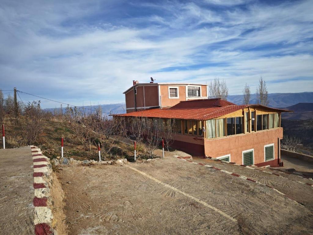 Gite les pommiers de tizi, Beni Mellal from €61 - Book Now