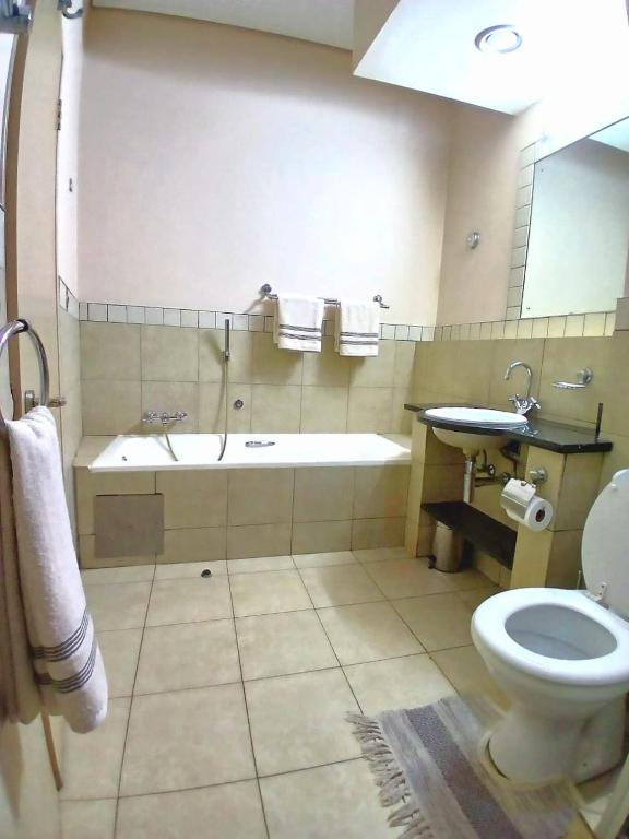 From $29 - Stylish - 1 Bedroom at Mapungubwe Hotel Apartments, Johannesburg