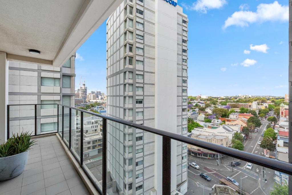 Central Redfern Home with Balcony Escape, Sydney from $67