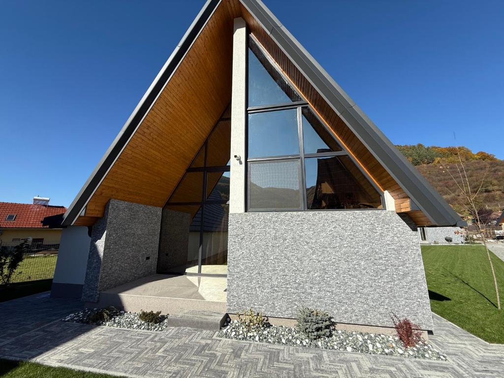 Diamond Hill Houses, Praid from $53pp - Book Now