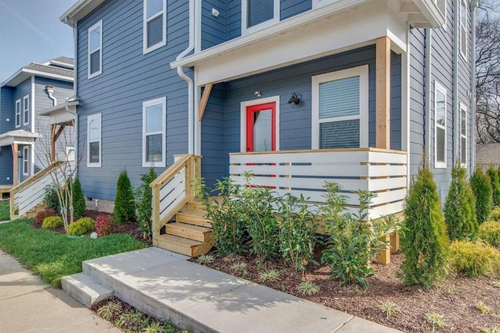 Relaxin' Retreat, Nashville, FL from $50pp - Book Now