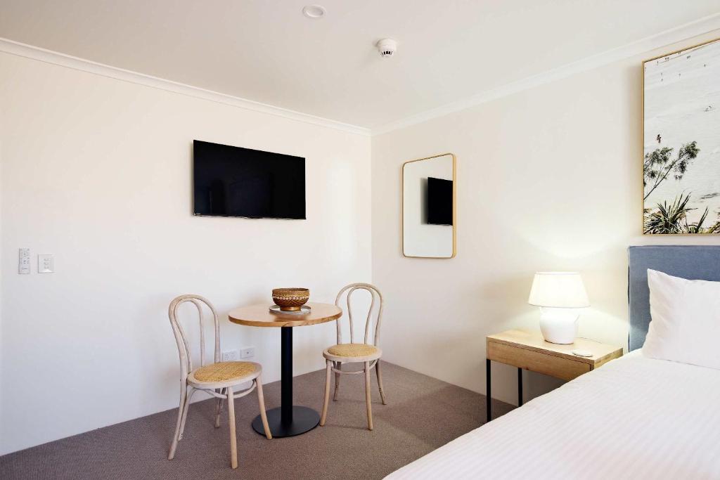 From $82 - Queen Studios at Manly - 3min walk to Corso & Manly Beach ...