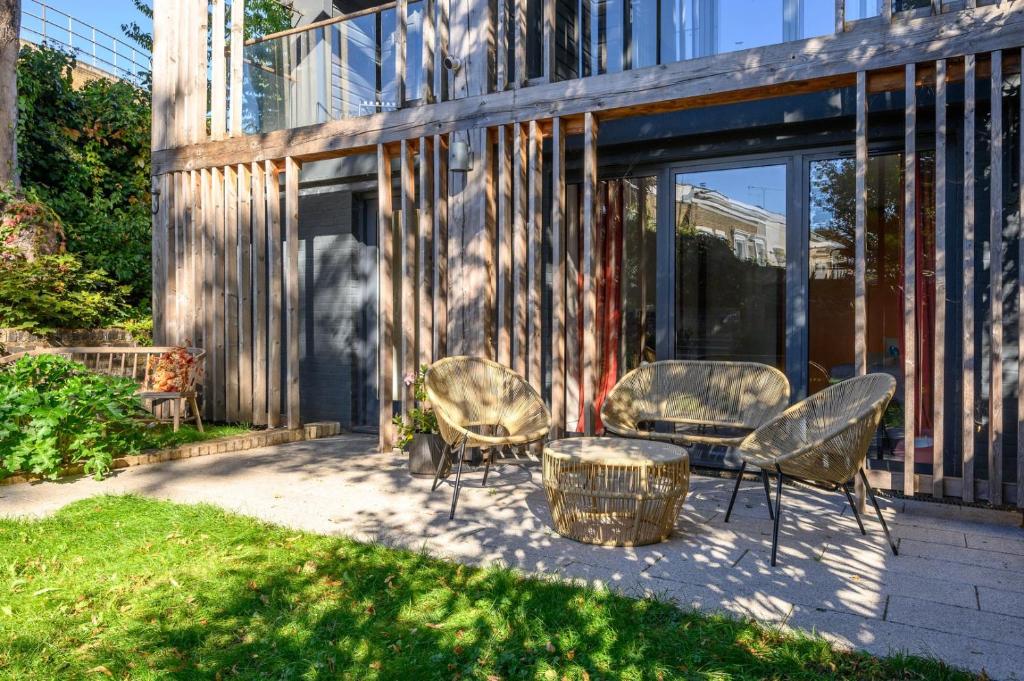 Stylish Family Retreat in Trendy Hackney, Dalston, London from £65