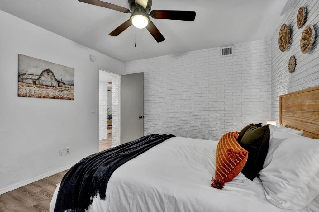 Walk to OSU Campus - Cozy Stillwater Stay, OK from $40pp