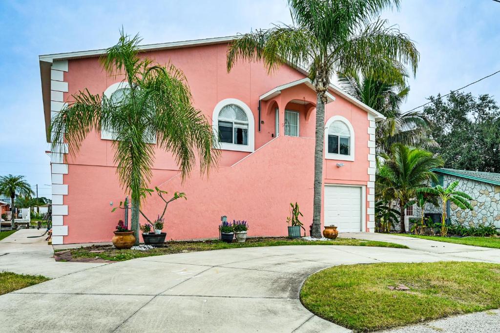 From $74 - Canal-Front Home with Boat Dock and Lanai in Hudson, FL