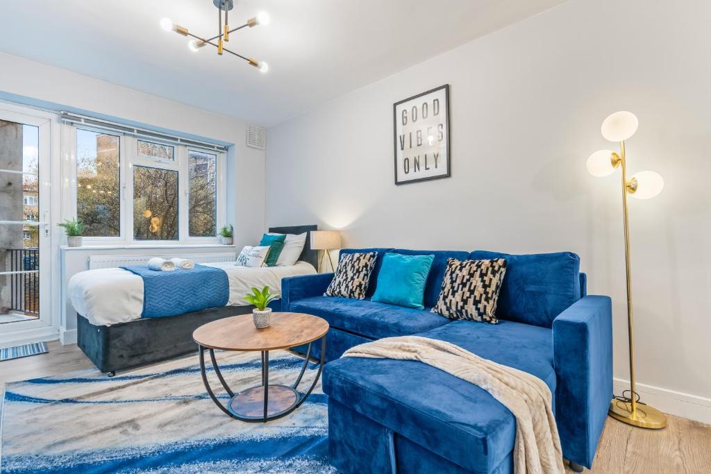 From £57pp - Deluxe 1BR flat steps from Big Ben and London Eye