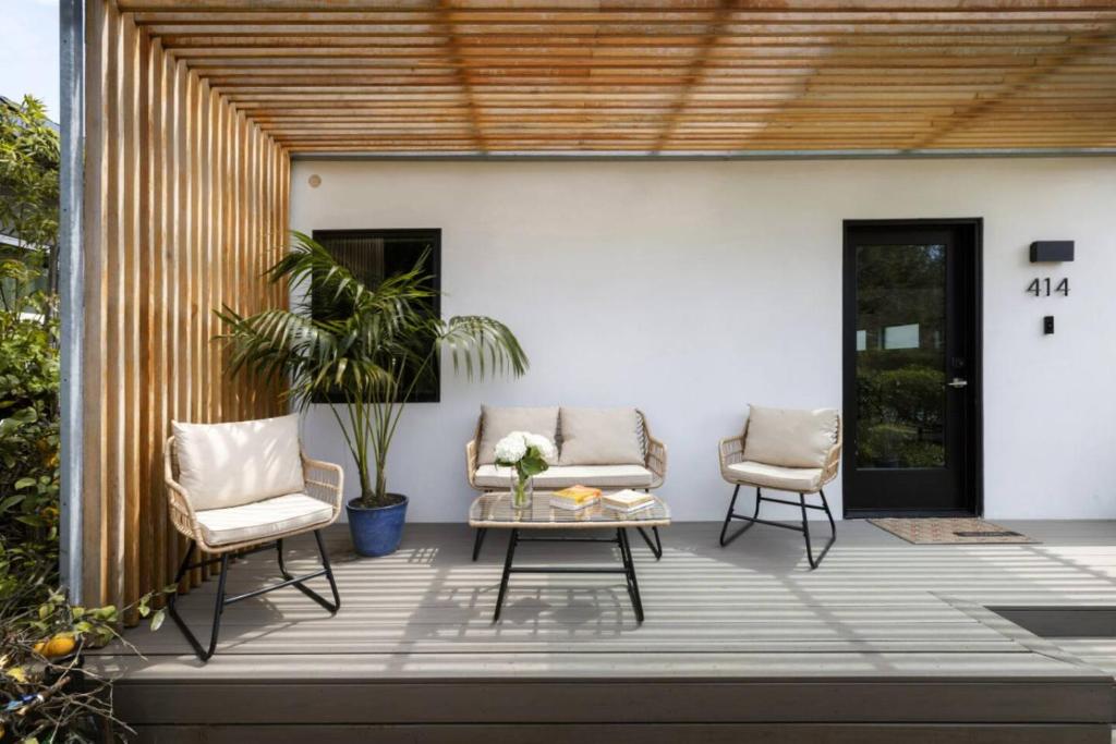 From $43pp - Brooks Beach House Your Venice Escape, Los Angeles, CA