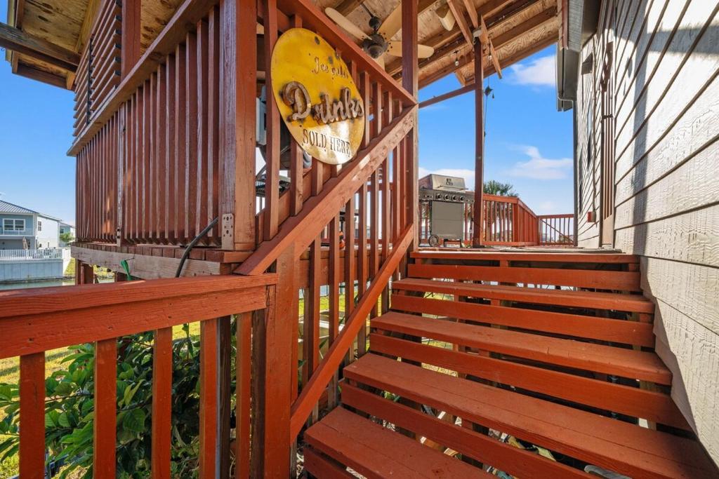The Dogfish Dive Den, Hernando Beach, FL from $63 - Book Now