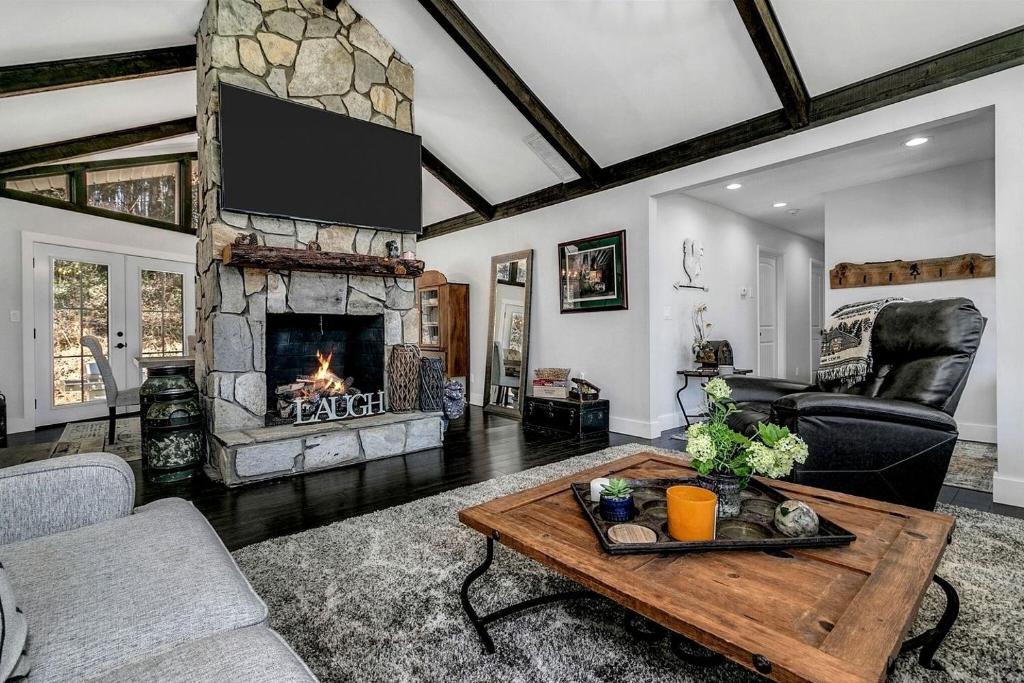 From $81 - Cozy Mountain Retreat with Fire Pit and Large Yard, Located ...