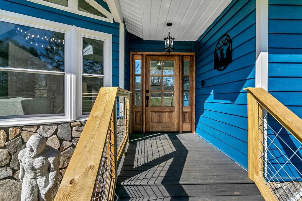From $81 - Cozy Mountain Retreat with Fire Pit and Large Yard, Located ...