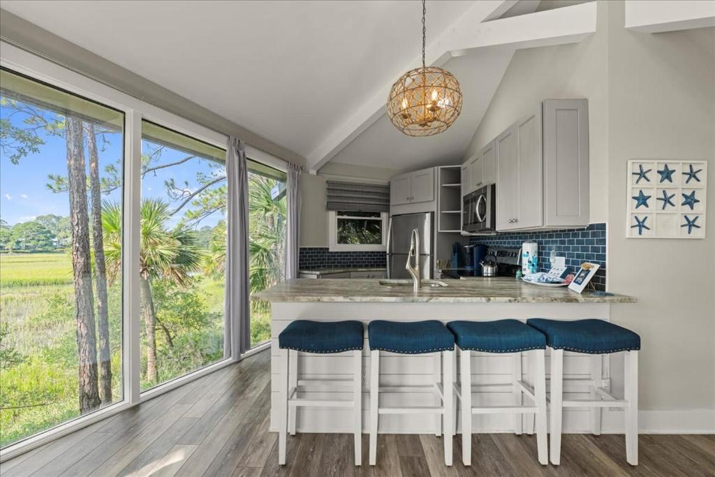 From $91 - Immersive Treehouse Livin - Marshview Villa near HarbourTown ...