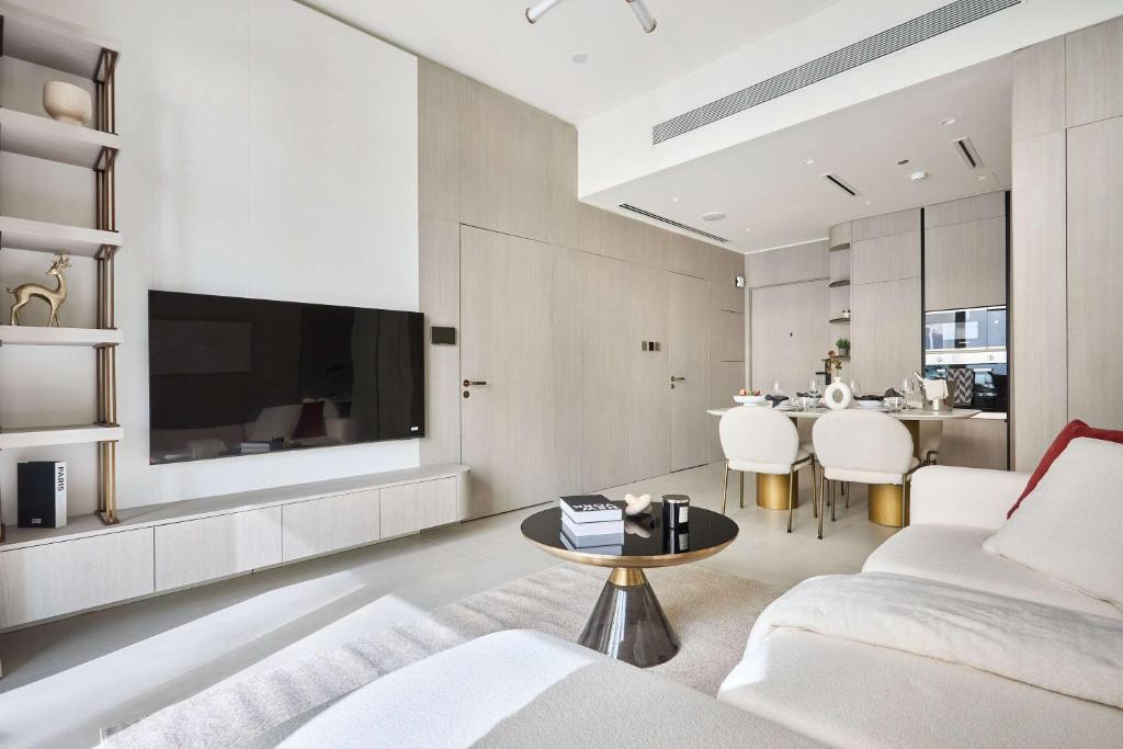 Frank Porter - Pearl House, Dubai from $86 - Book Now