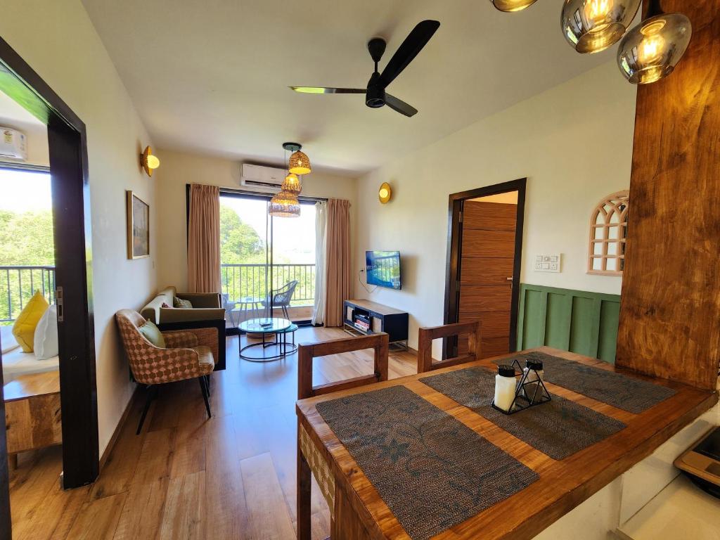 From $16 - Warm 2BHK with Scenic Mangrove View in Candolim Goa