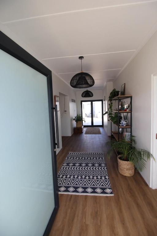 From $31 - Newly Rennovated 4-Bed Family Home Near Cliff Path, Hermanus