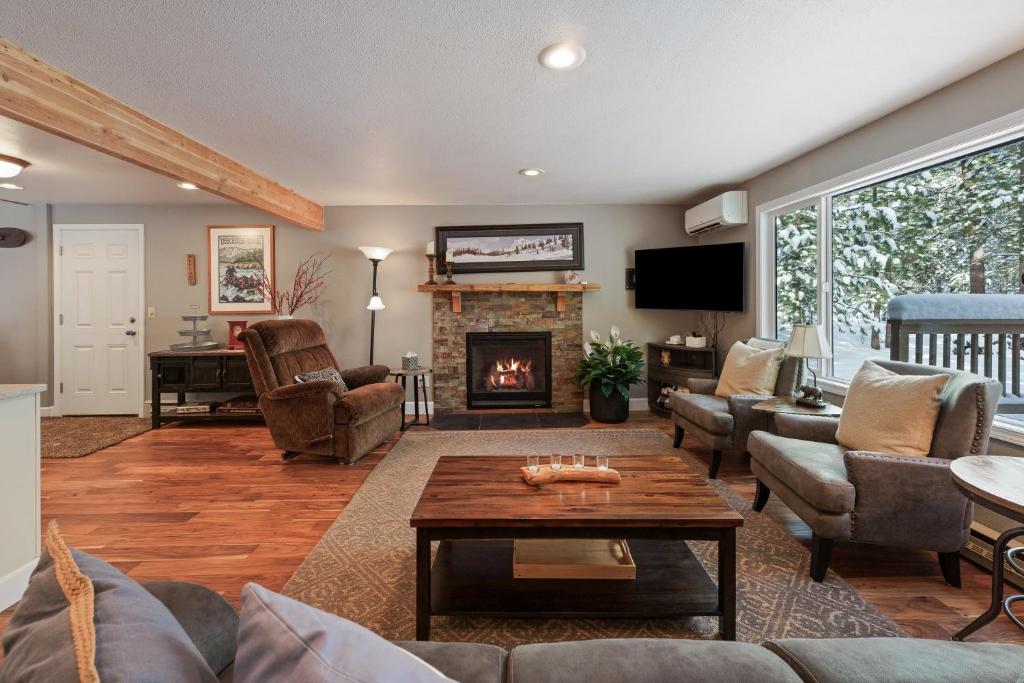 Sunriver Hot Tub Home with SHARC Passes, OR from $62 - Book Now