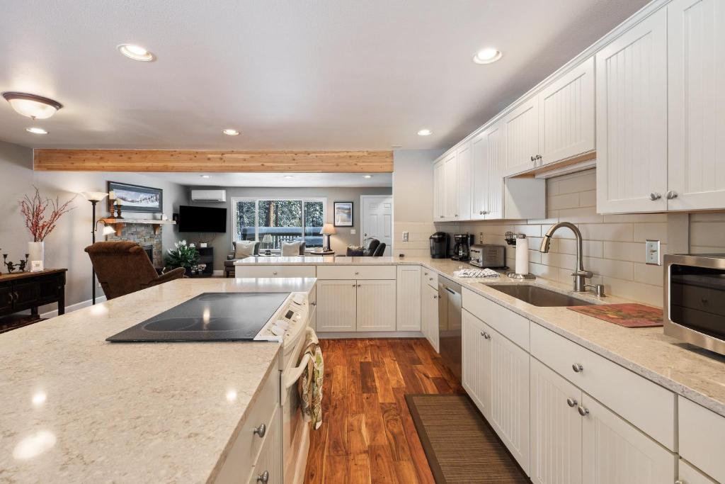 Sunriver Hot Tub Home with SHARC Passes, OR from $62 - Book Now