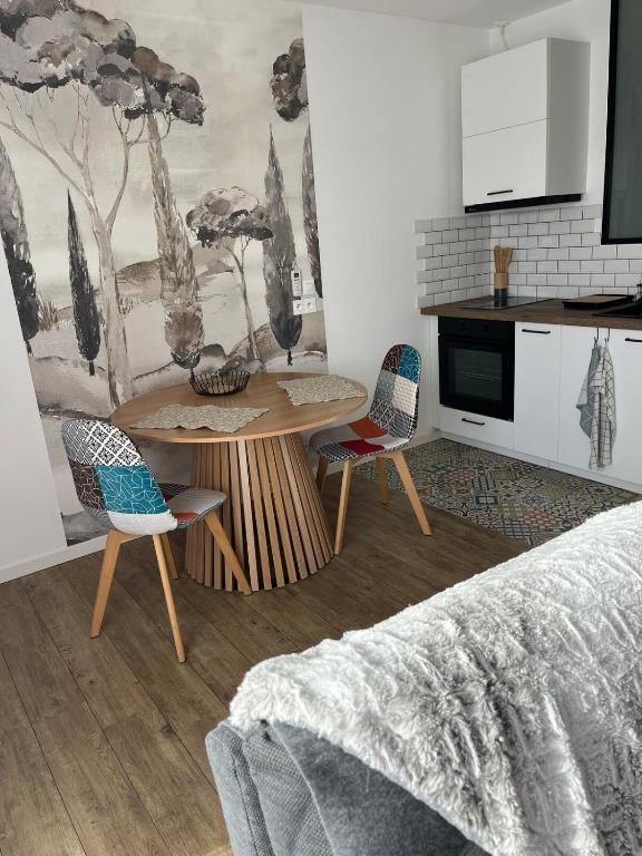 Appartement cosy centre Village Pujaut from €54pp - Book Now