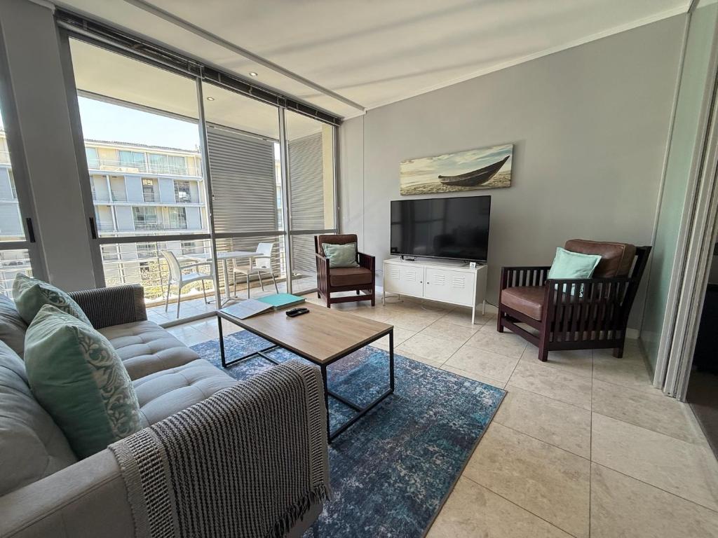 From $29 - Harbour Bridge 303 Suite - Near V&A & CTICC, Cape Town